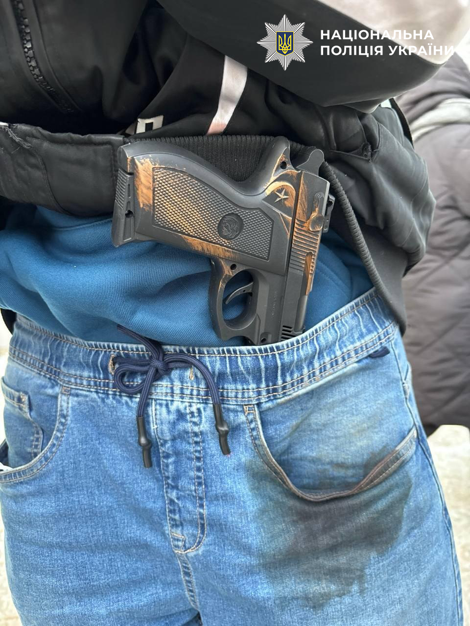 У Києві чоловік з іграшковим пістолетом намагався пограбувати пункти обміну валют